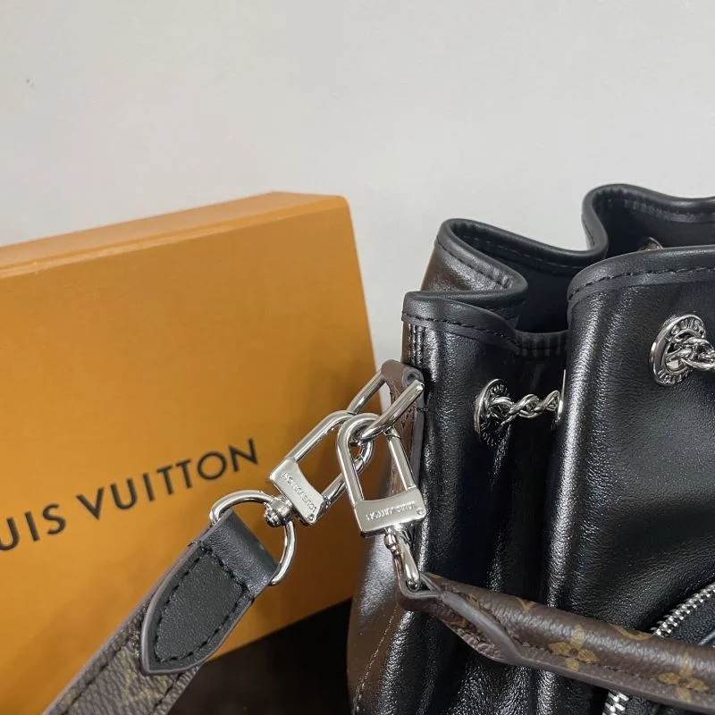 Top mirror Louis Vuitton Cosmetic Bags
