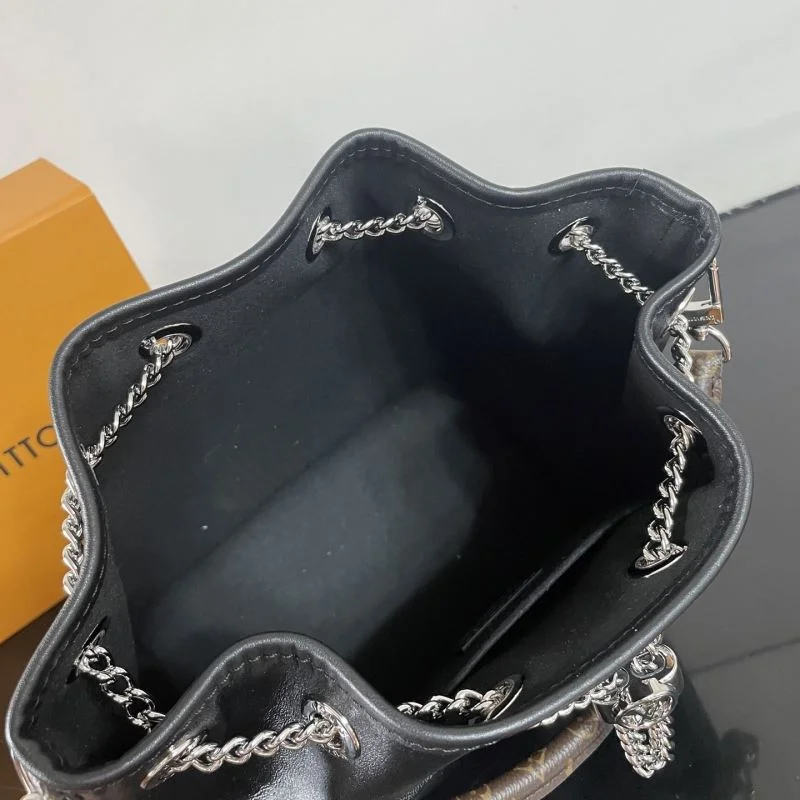 Top mirror Louis Vuitton Cosmetic Bags