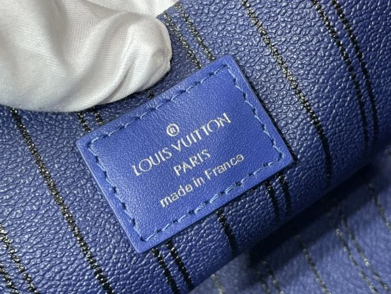 Accurate model Louis Vuitton Cosmetic Bags