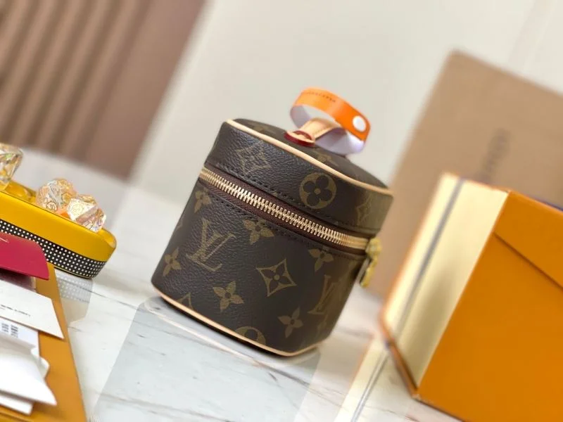 Top mirror Louis Vuitton Cosmetic Bags