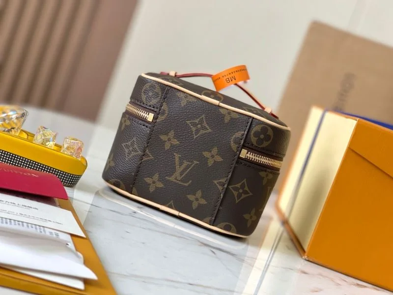 Top mirror Louis Vuitton Cosmetic Bags