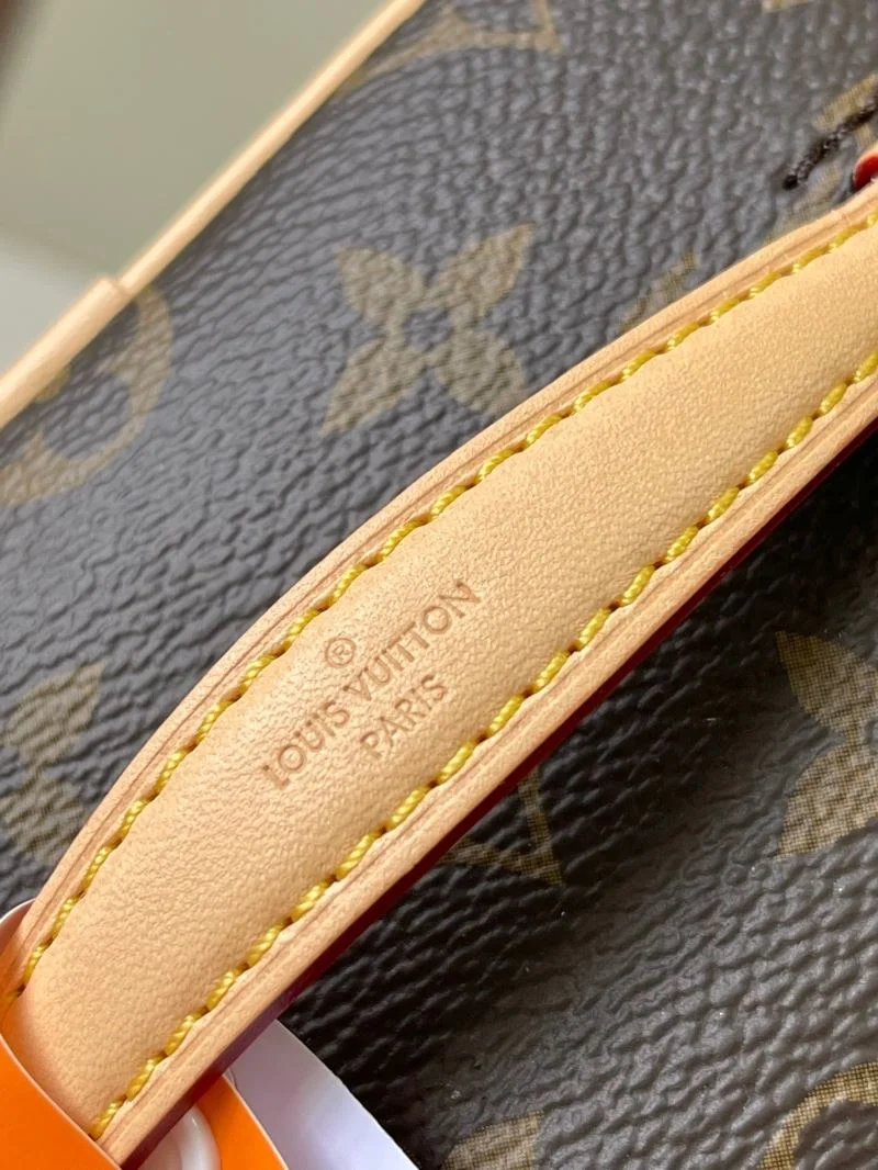 Top mirror Louis Vuitton Cosmetic Bags