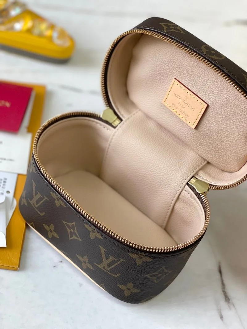 Top mirror Louis Vuitton Cosmetic Bags