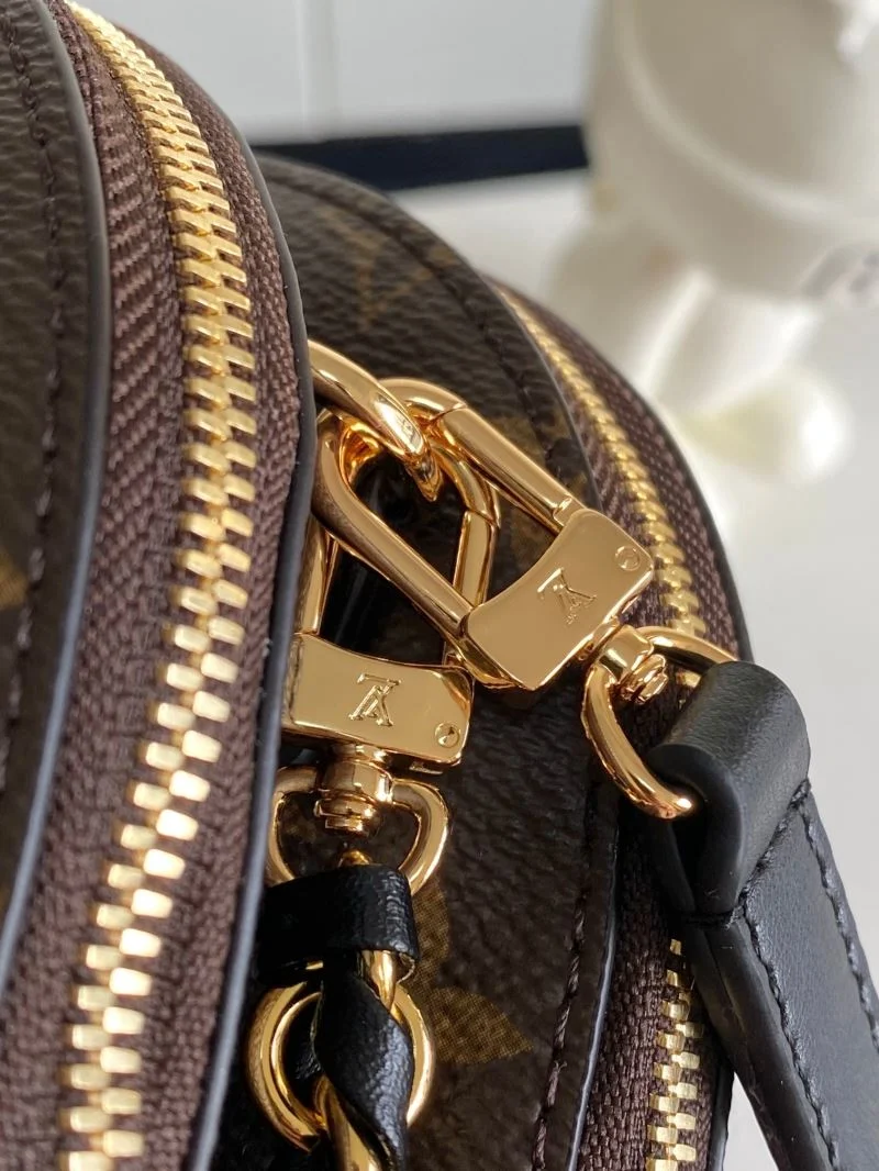 Top mirror Louis Vuitton Cosmetic Bags