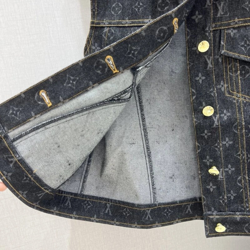 Precise copy Louis Vuitton Dress Suits