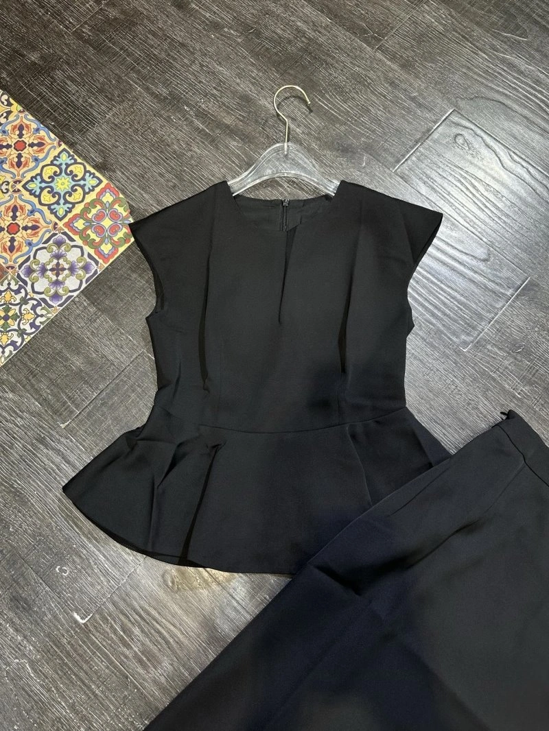 Reasonably priced Louis Vuitton Dress Suits