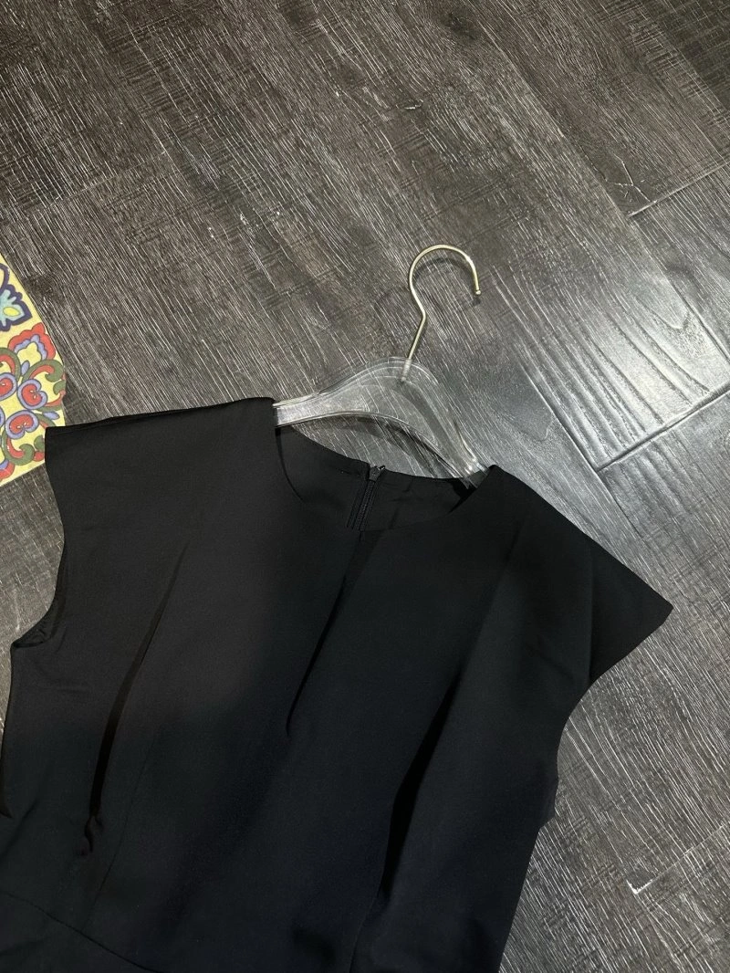 Reasonably priced Louis Vuitton Dress Suits