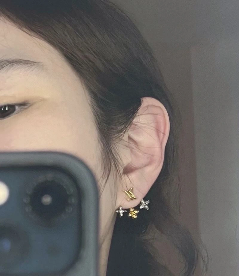 Exact replica Louis Vuitton Earrings