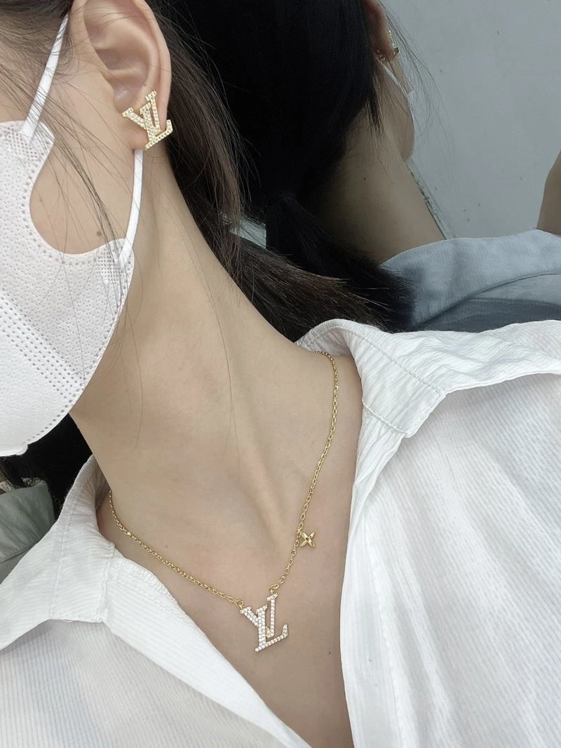 Bargain Louis Vuitton Earrings