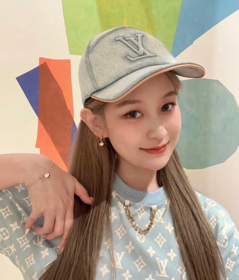 Exact replica Louis Vuitton Earrings