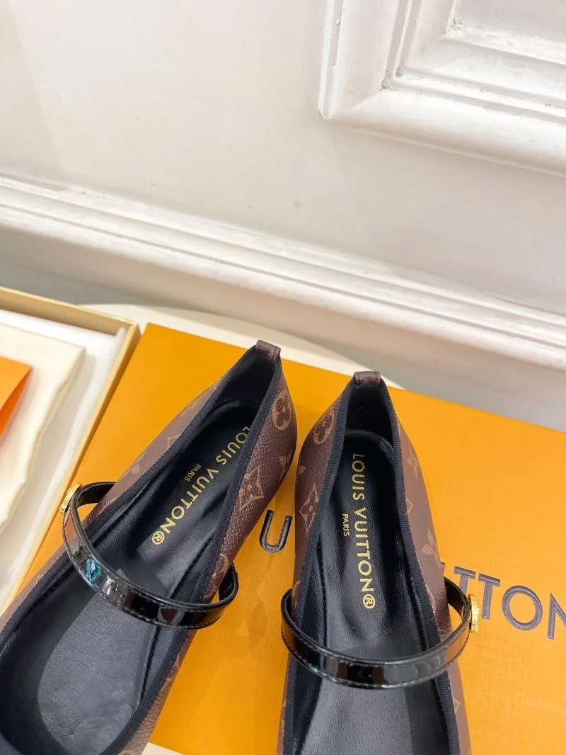 Indistinguishable Louis Vuitton Flat Shoes