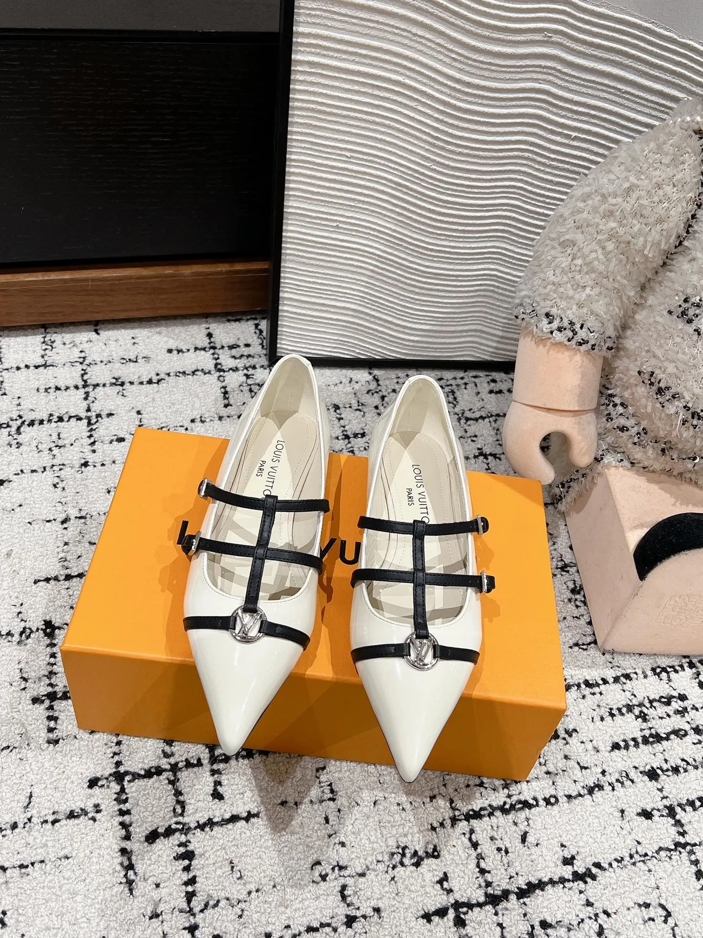 Louis Vuitton Flat Shoes