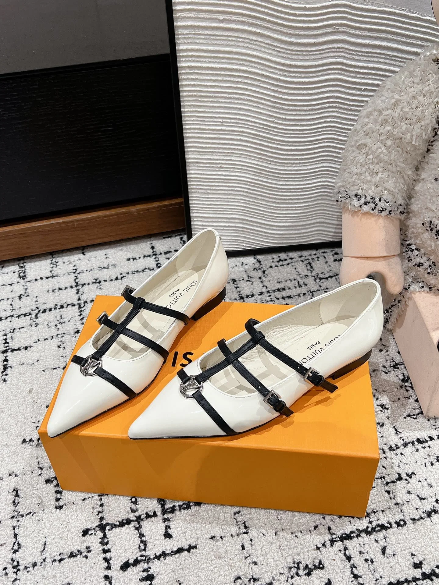 Bargain Louis Vuitton Flat Shoes