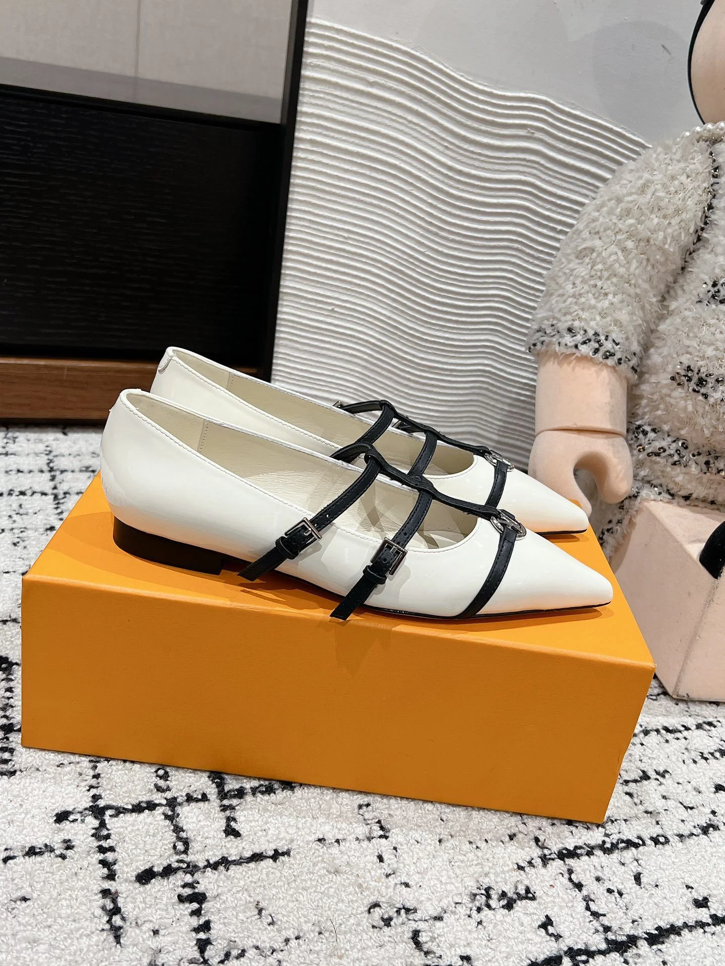 Bargain Louis Vuitton Flat Shoes