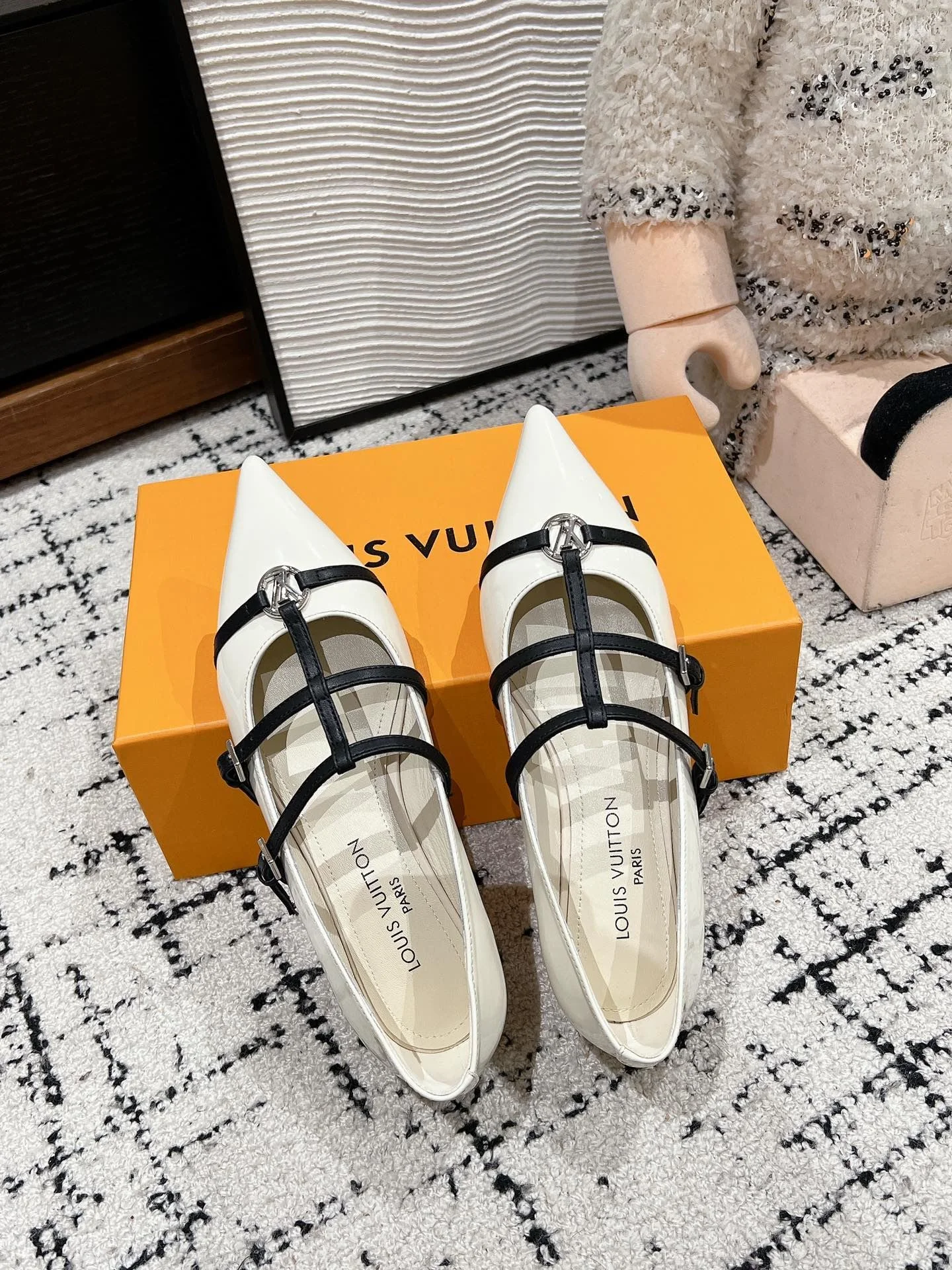 Bargain Louis Vuitton Flat Shoes