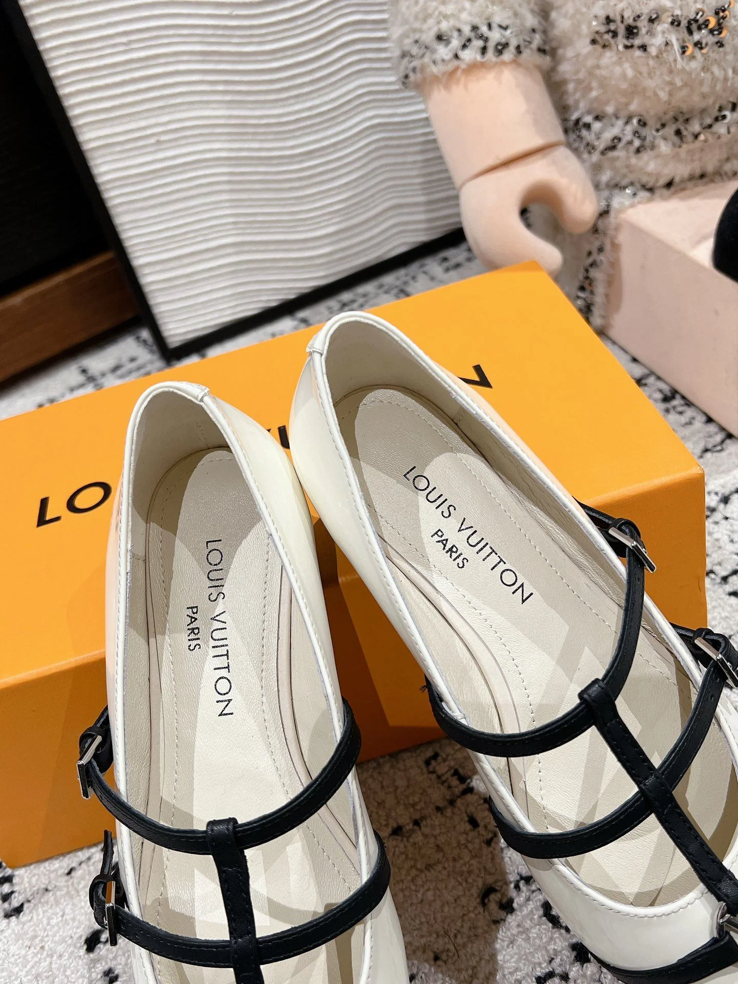 Bargain Louis Vuitton Flat Shoes