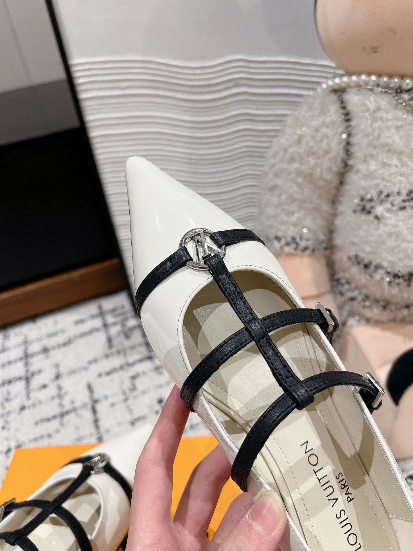 Bargain Louis Vuitton Flat Shoes