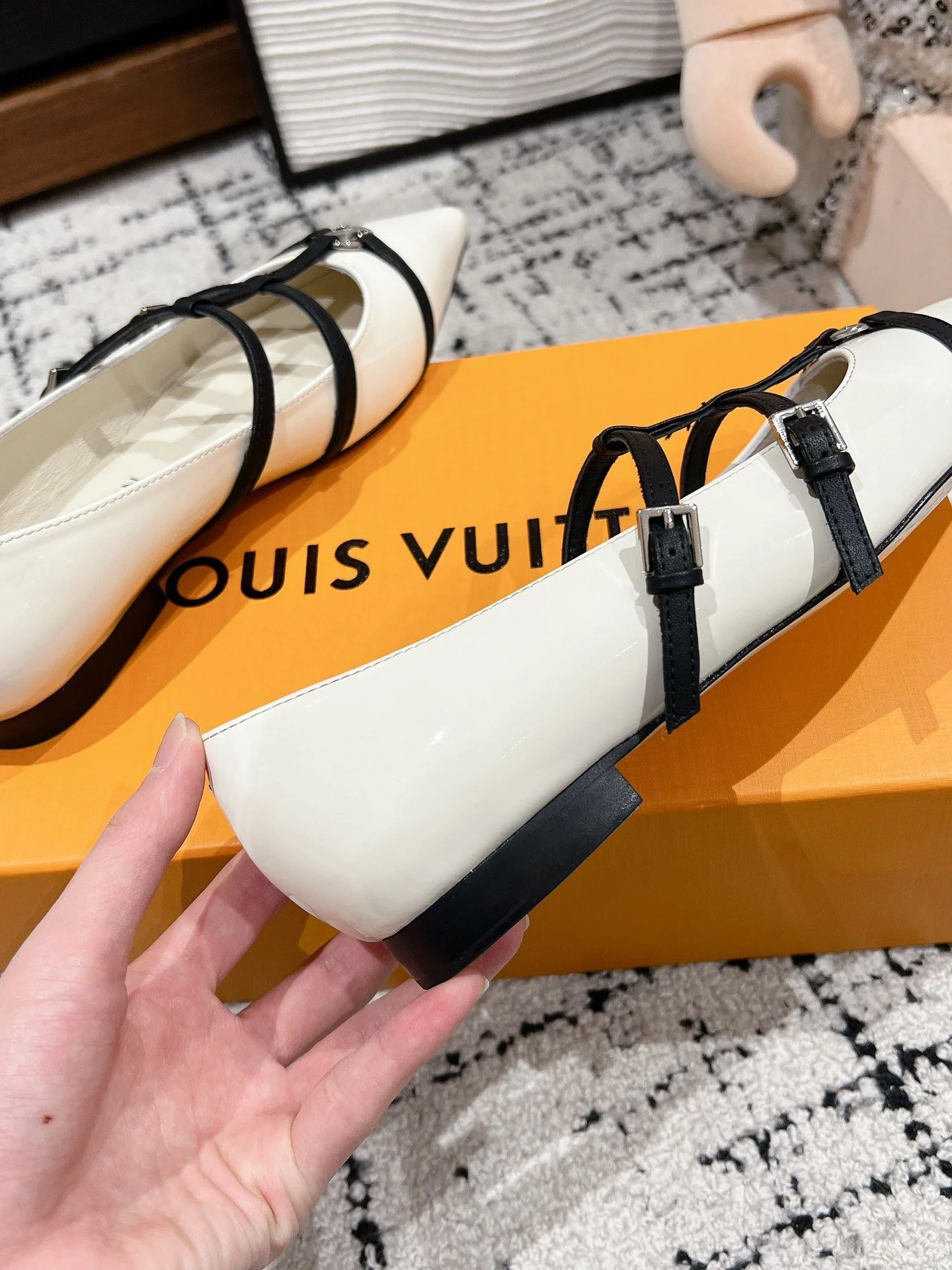 Bargain Louis Vuitton Flat Shoes