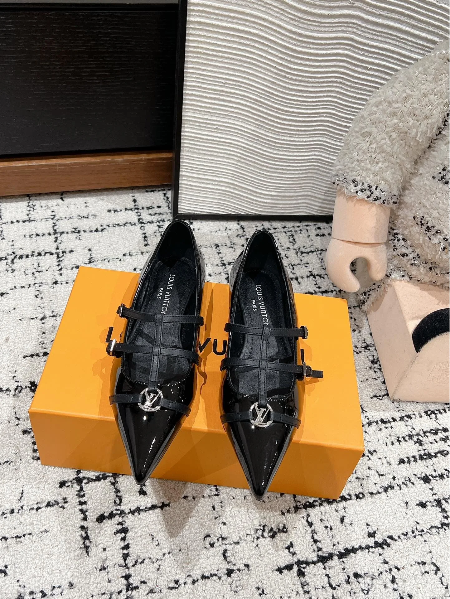 Louis Vuitton Flat Shoes