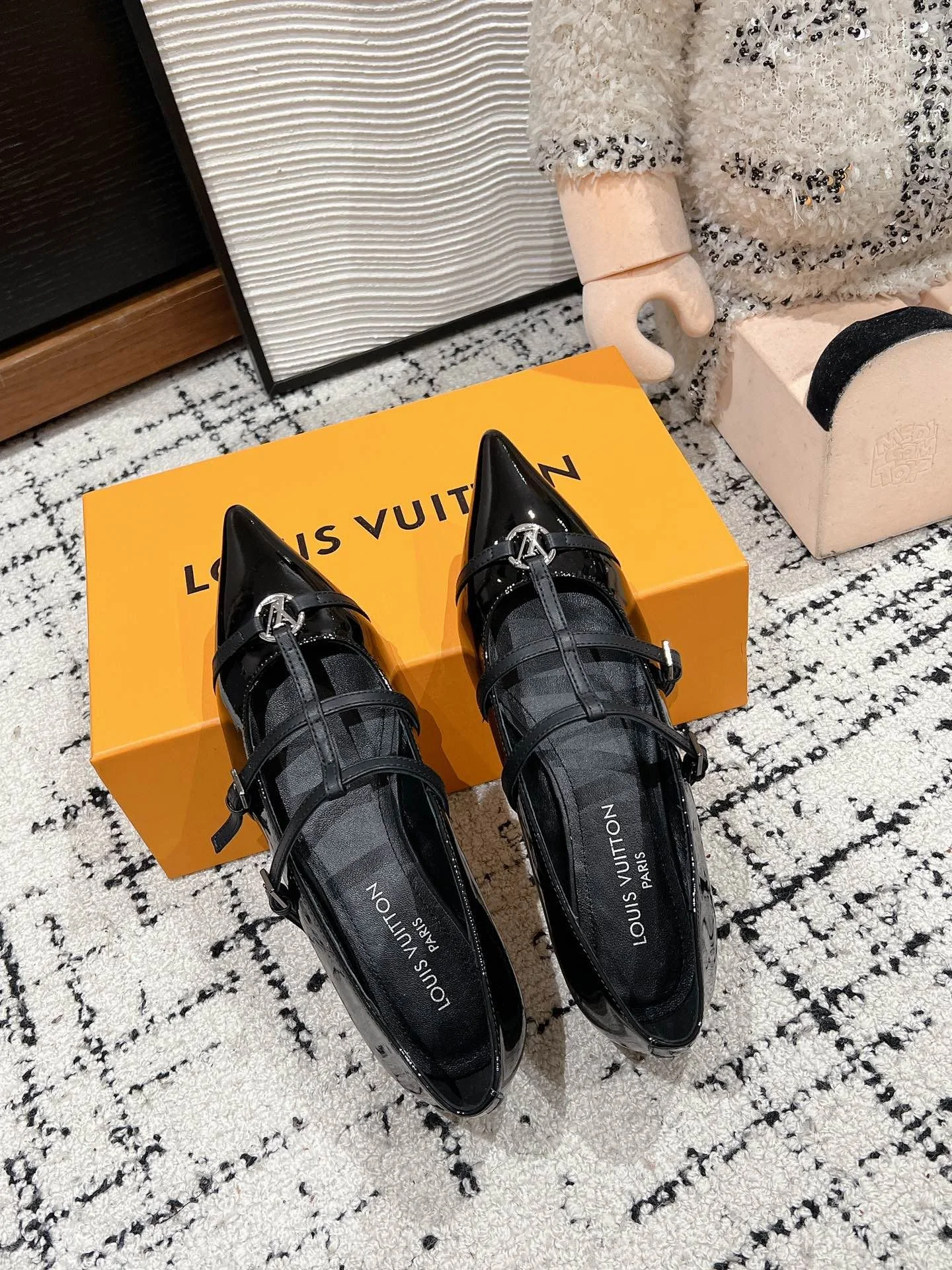 Accurate model Louis Vuitton Flat Shoes
