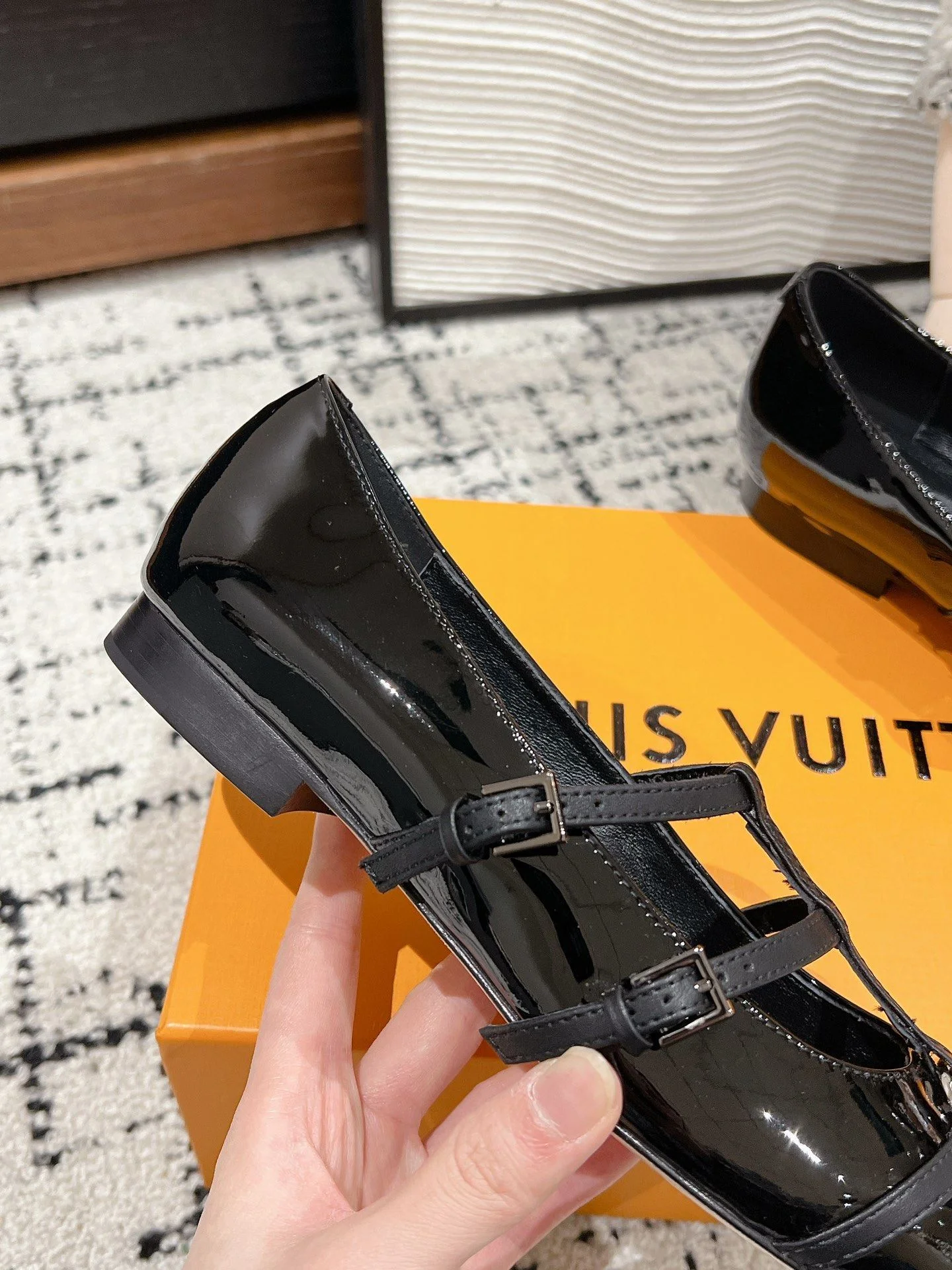 Accurate model Louis Vuitton Flat Shoes