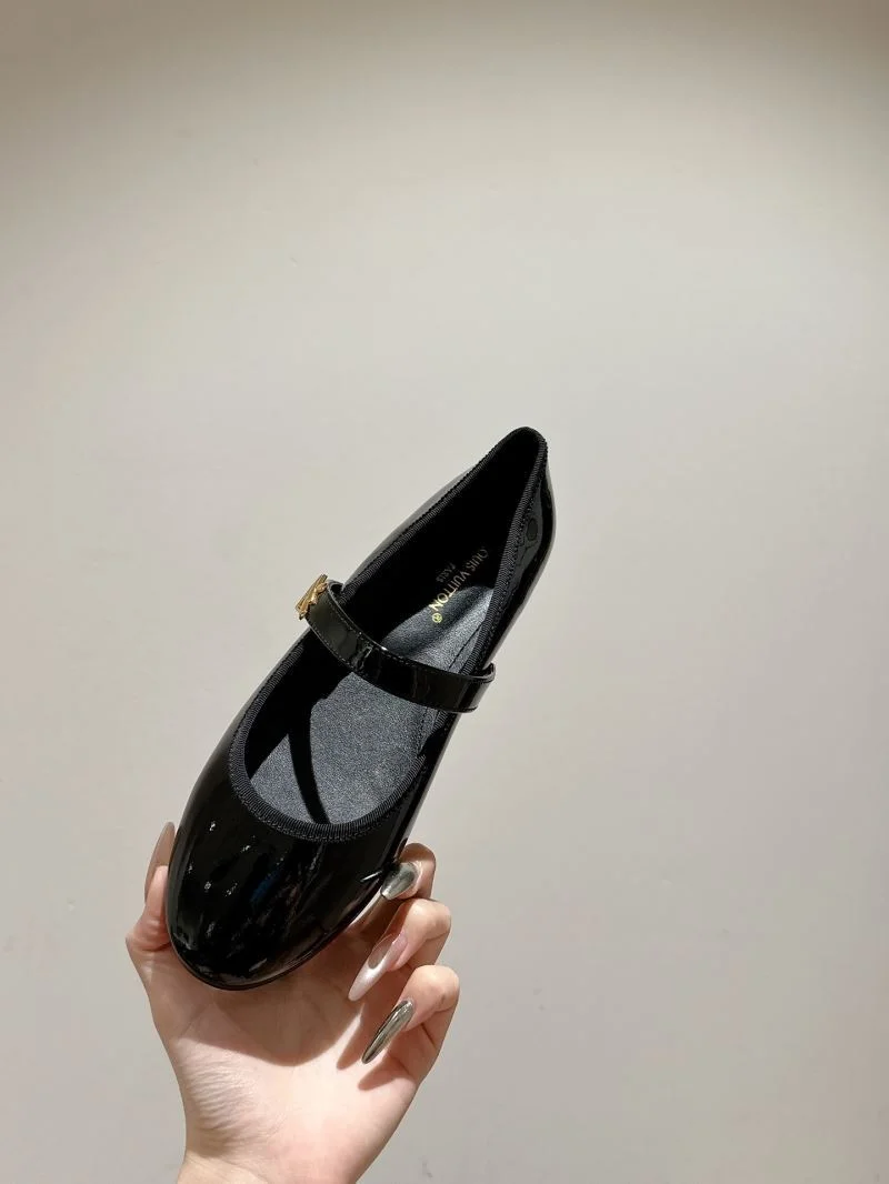 Low-cost Louis Vuitton Flat Shoes