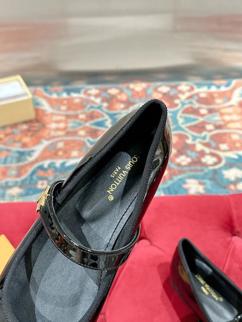 Low-cost Louis Vuitton Flat Shoes