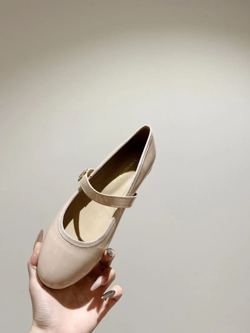 Precise copy Louis Vuitton Flat Shoes