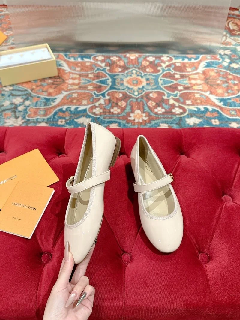 Precise copy Louis Vuitton Flat Shoes
