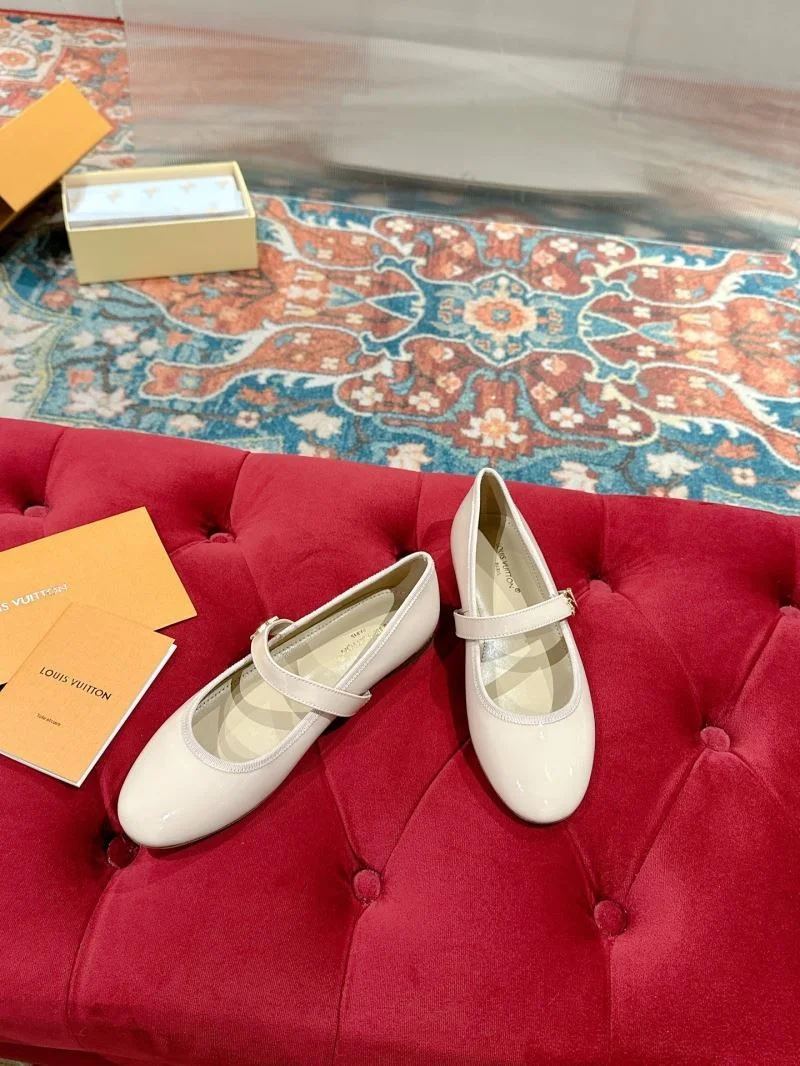 Precise copy Louis Vuitton Flat Shoes