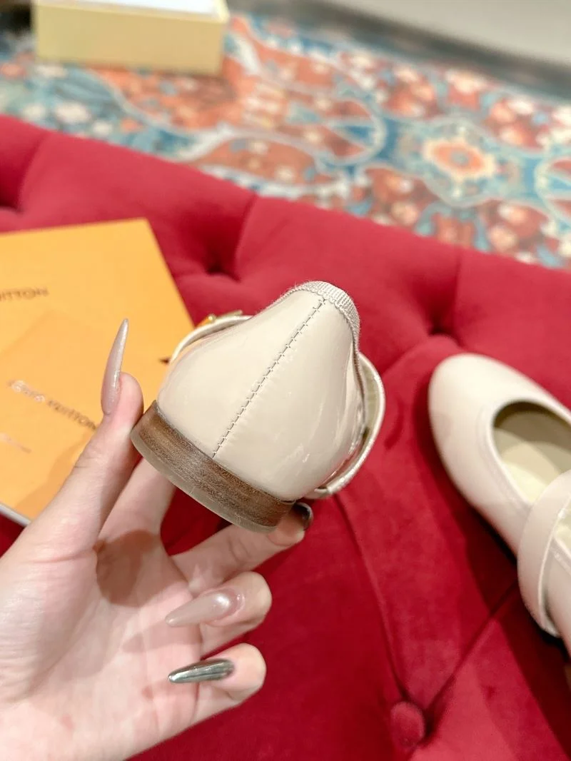 Precise copy Louis Vuitton Flat Shoes