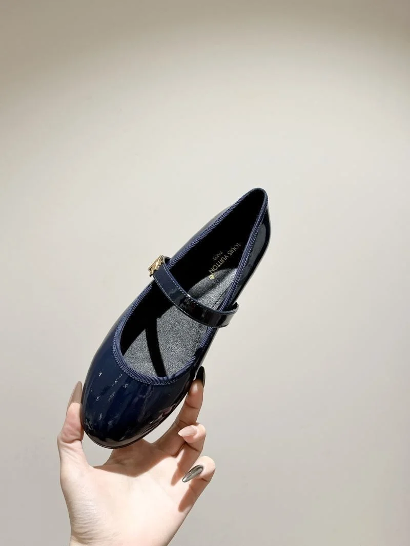 Top mirror Louis Vuitton Flat Shoes