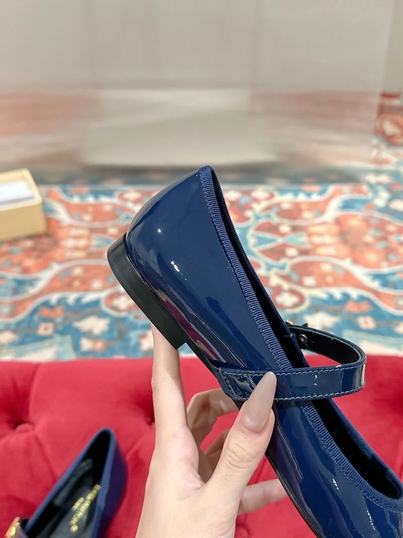 Top mirror Louis Vuitton Flat Shoes