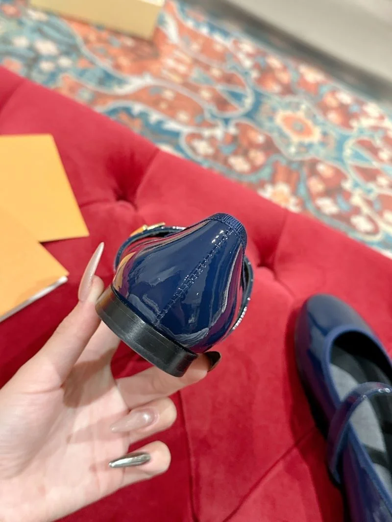 Top mirror Louis Vuitton Flat Shoes