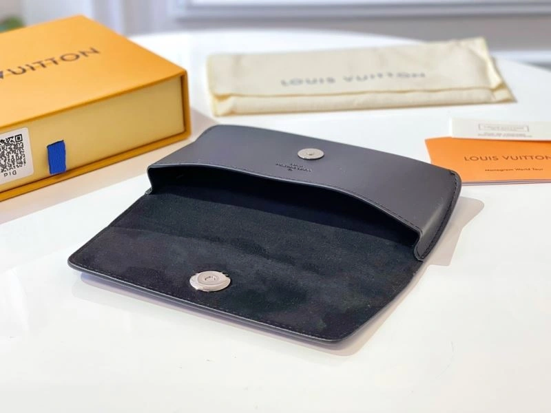Brand-authenticated Louis Vuitton Glass Boxes