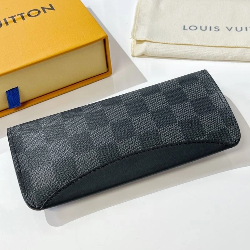 Brand-authenticated Louis Vuitton Glass Boxes