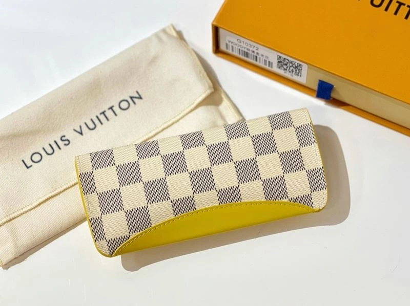 Official Louis Vuitton Glass Boxes