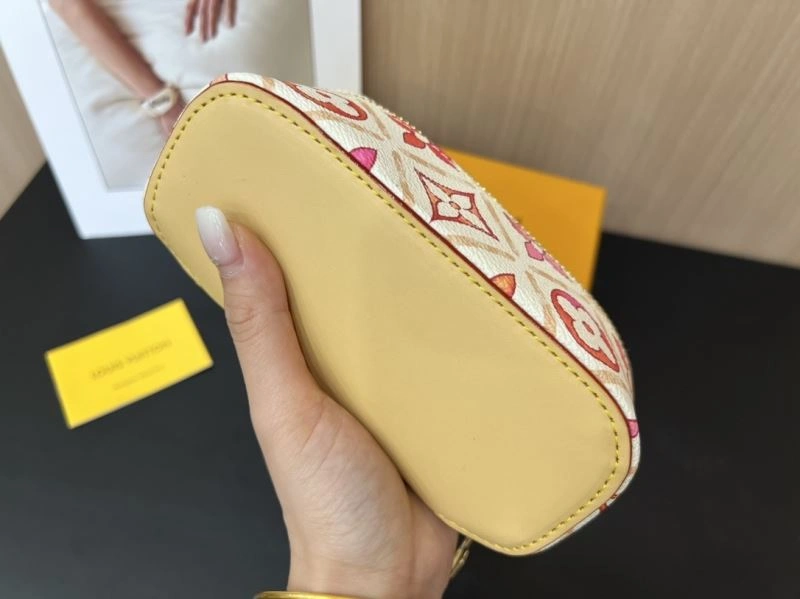Cut-rate Louis Vuitton Glass Boxes