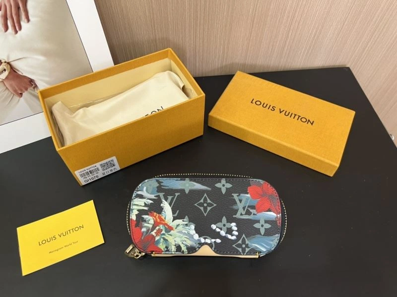 Accurate model Louis Vuitton Glass Boxes