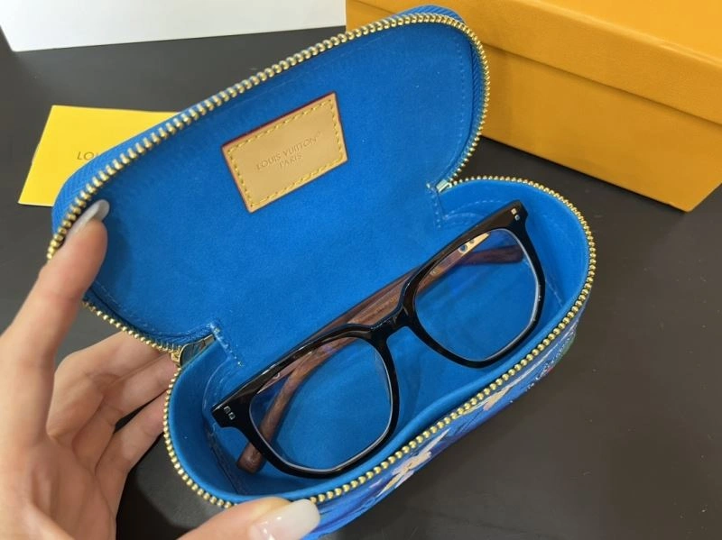 Top mirror Louis Vuitton Glass Boxes