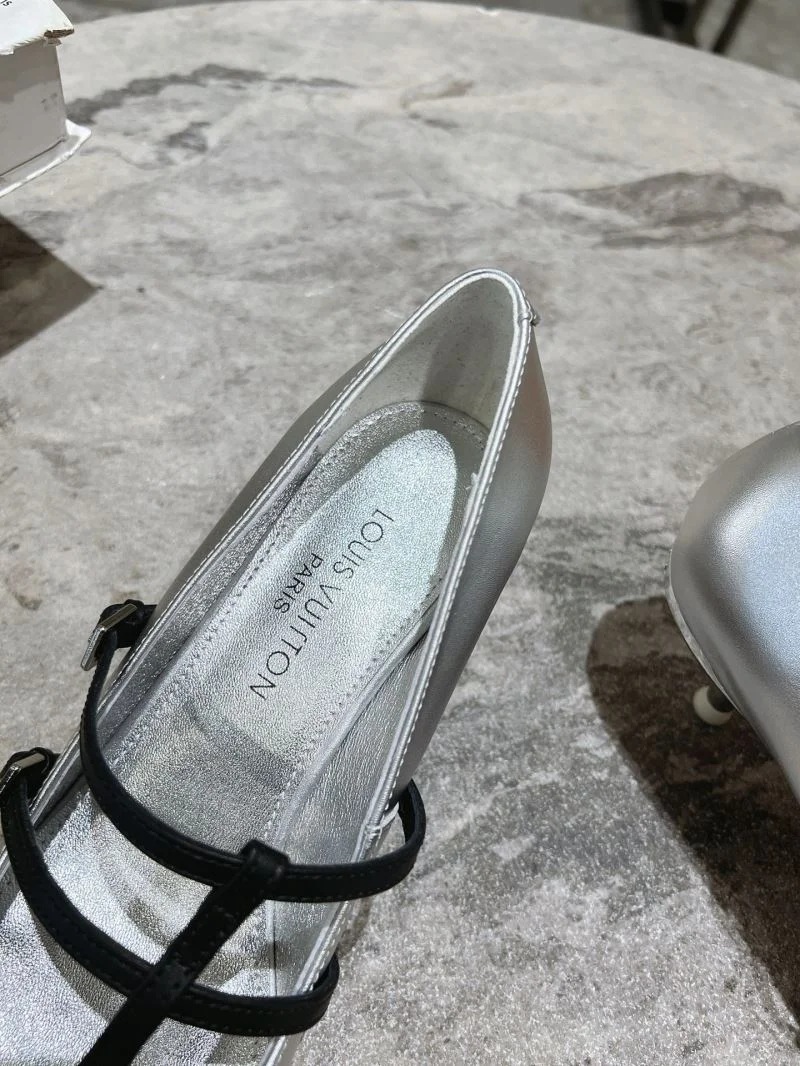 Accurate model Louis Vuitton Heeled Shoes