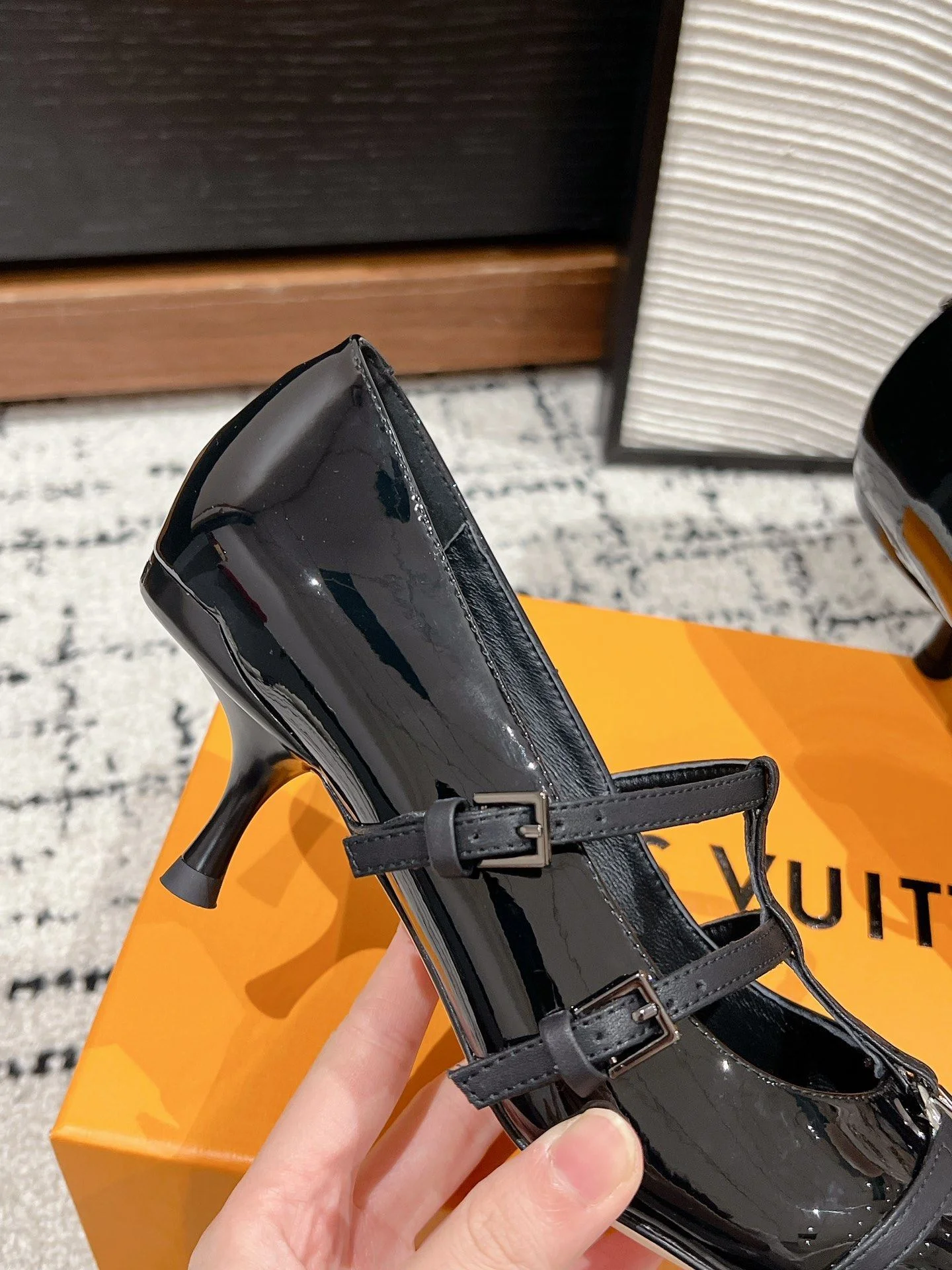 Exact replica Louis Vuitton Heeled Shoes