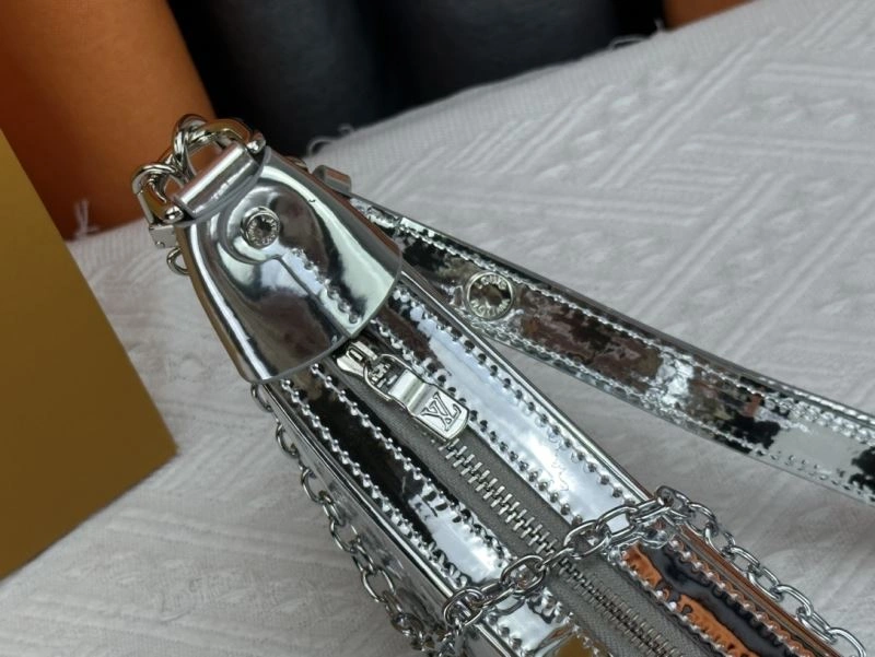 High accuracy Louis Vuitton Hobo Bags
