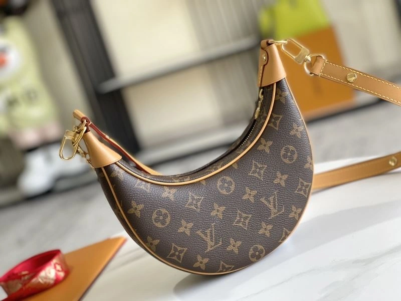 Accurate model Louis Vuitton Hobo Bags