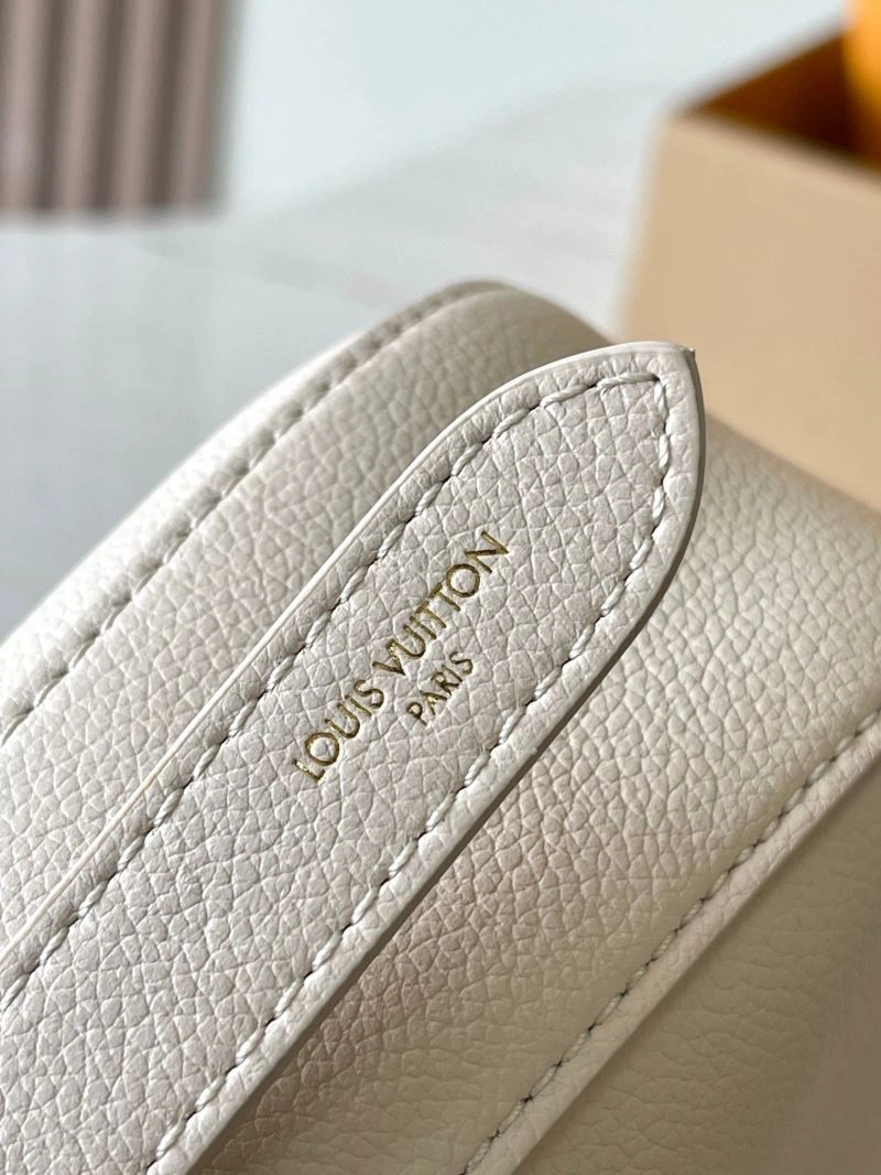 Top mirror Louis Vuitton Hobo Bags