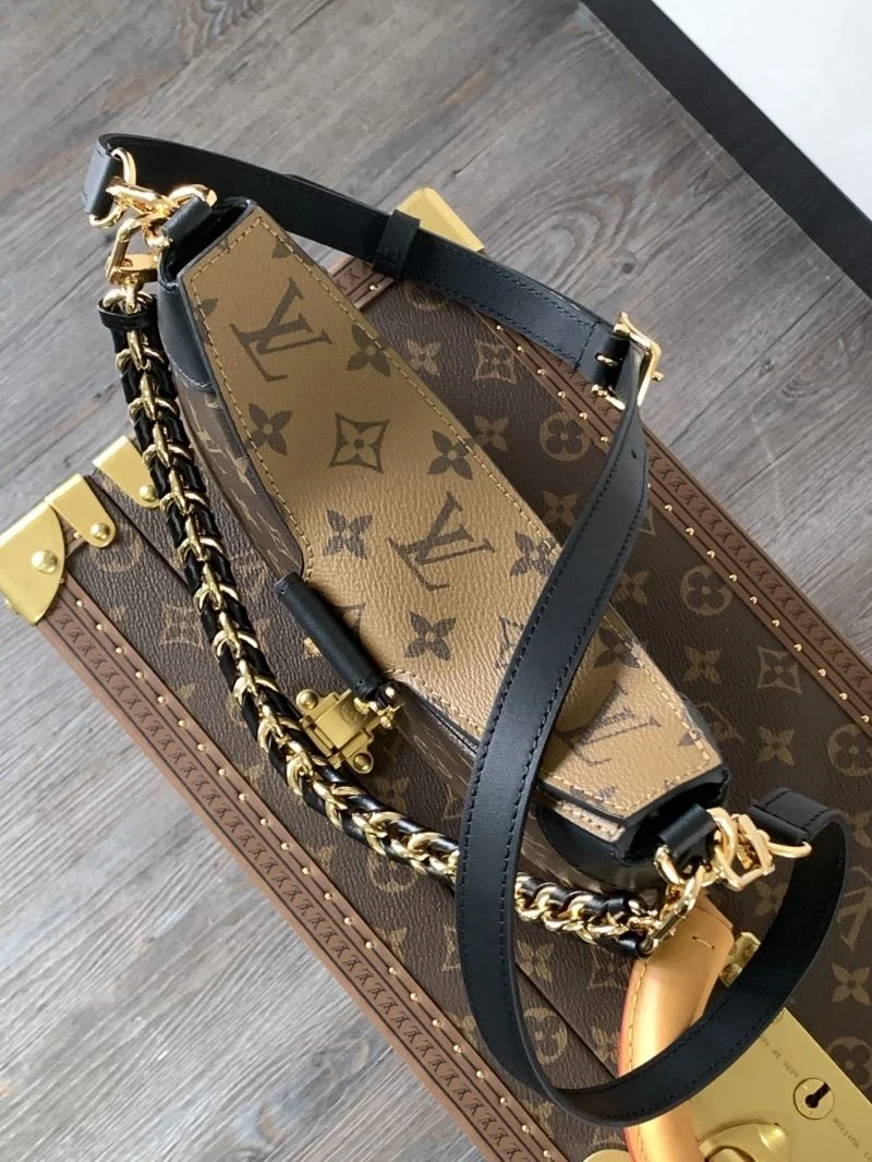 Bargain Louis Vuitton Hobo Bags