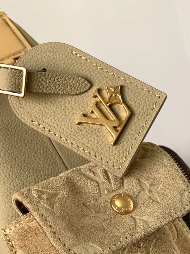 Accurate model Louis Vuitton Hobo Bags