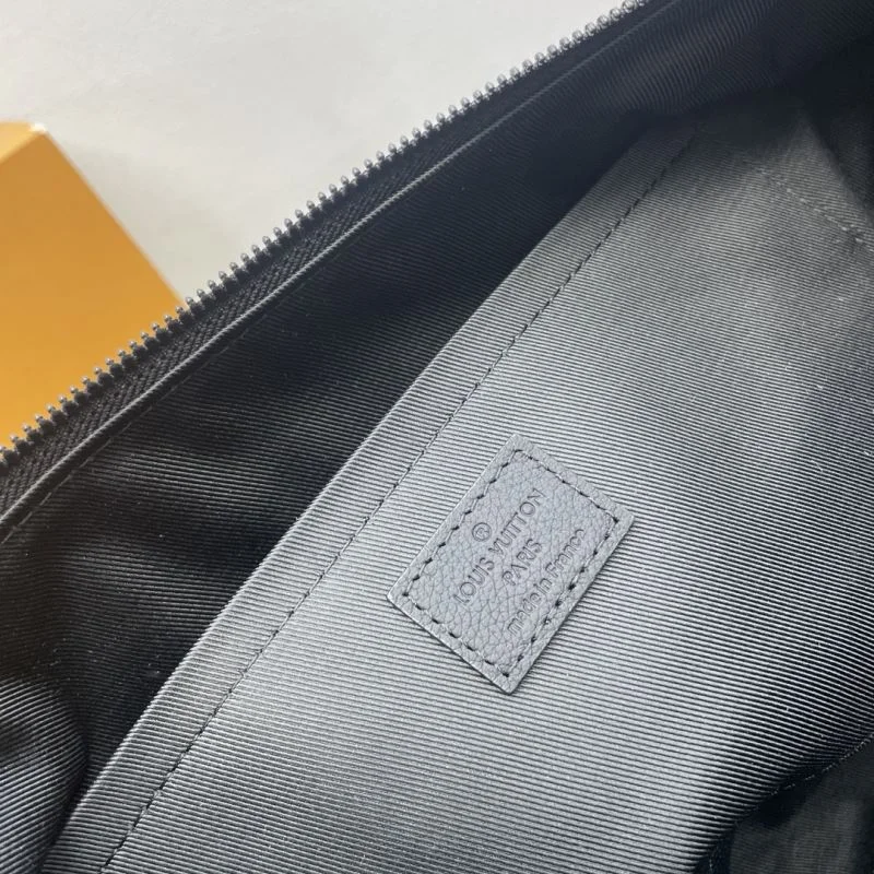 Accurate model Louis Vuitton Hobo Bags