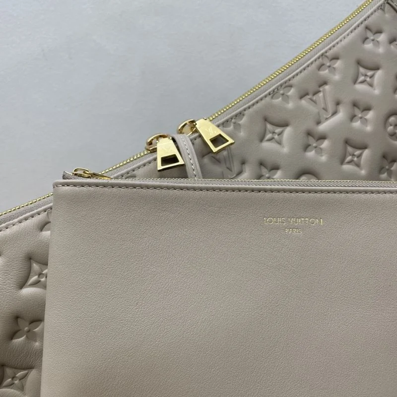 Accurate model Louis Vuitton Hobo Bags