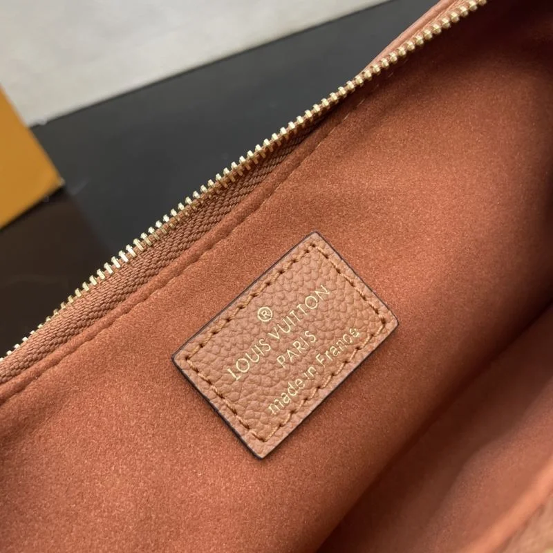 Accurate model Louis Vuitton Hobo Bags
